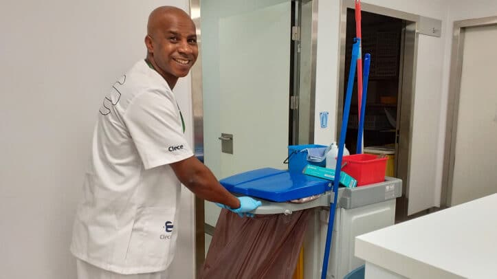 El sueño cumplido de Anaso: la familia duerme en casa