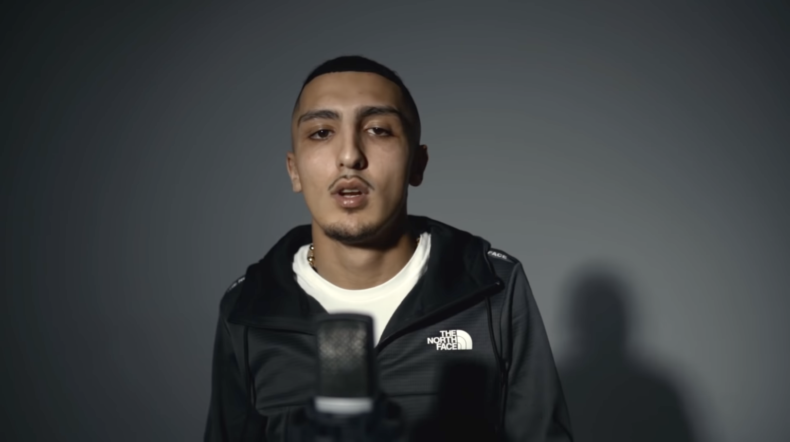 Morad, el rapero que empezó grabando canciones por Whatsapp y hoy es el ...