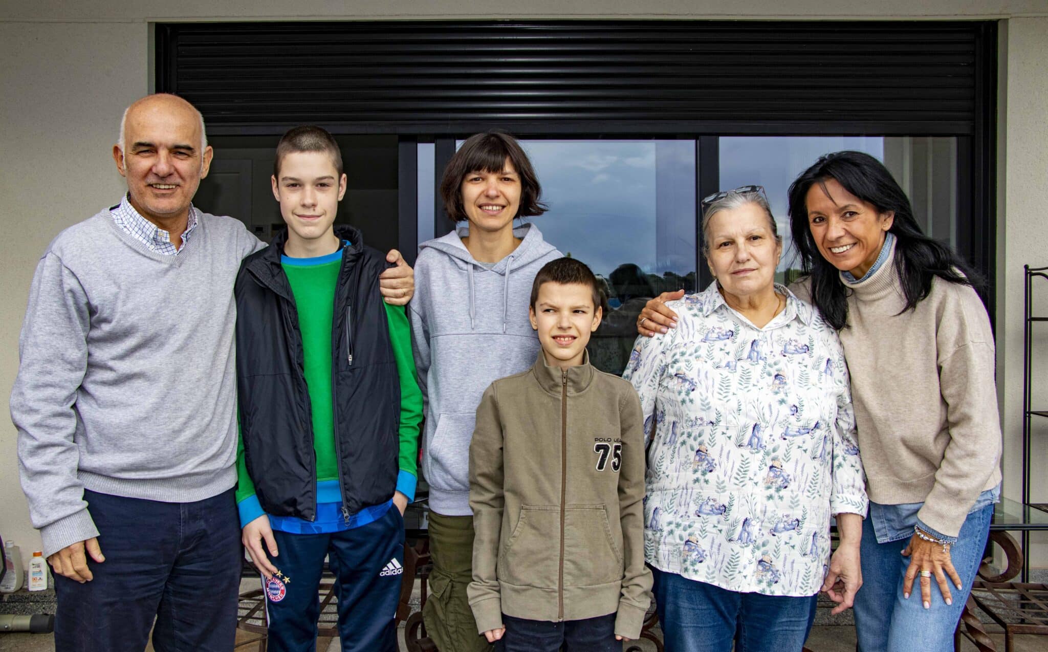 La familia Lobo-Rassadin, unidos por la guerra y por 'Google Translate'