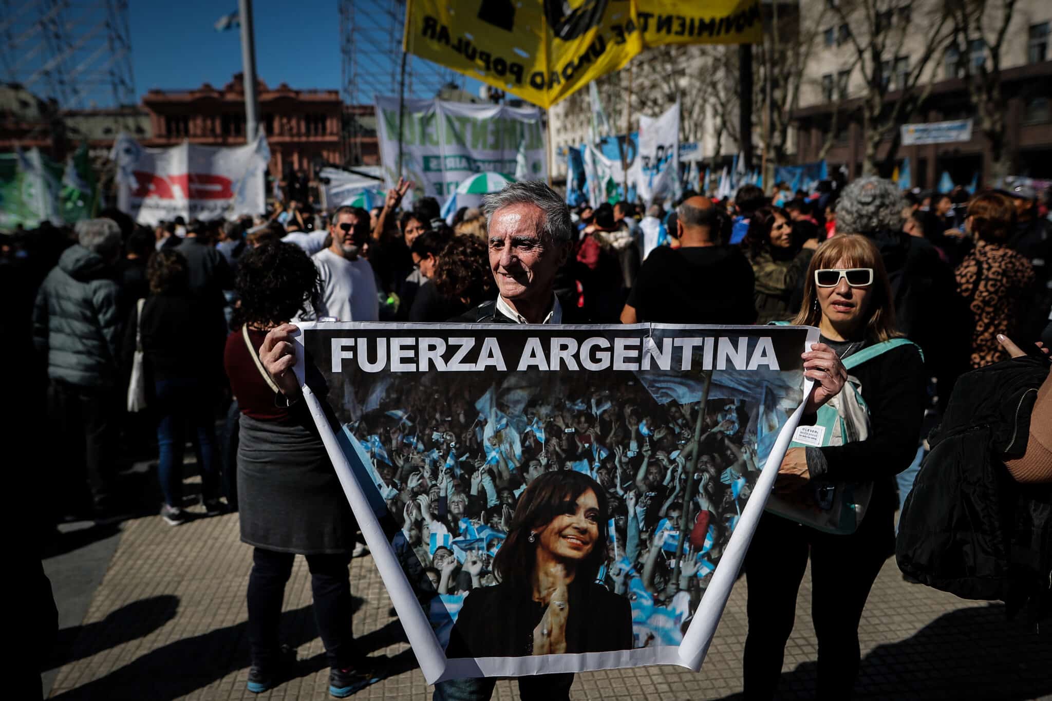 El ataque contra Kirchner, un paso más en la polarización política en ...