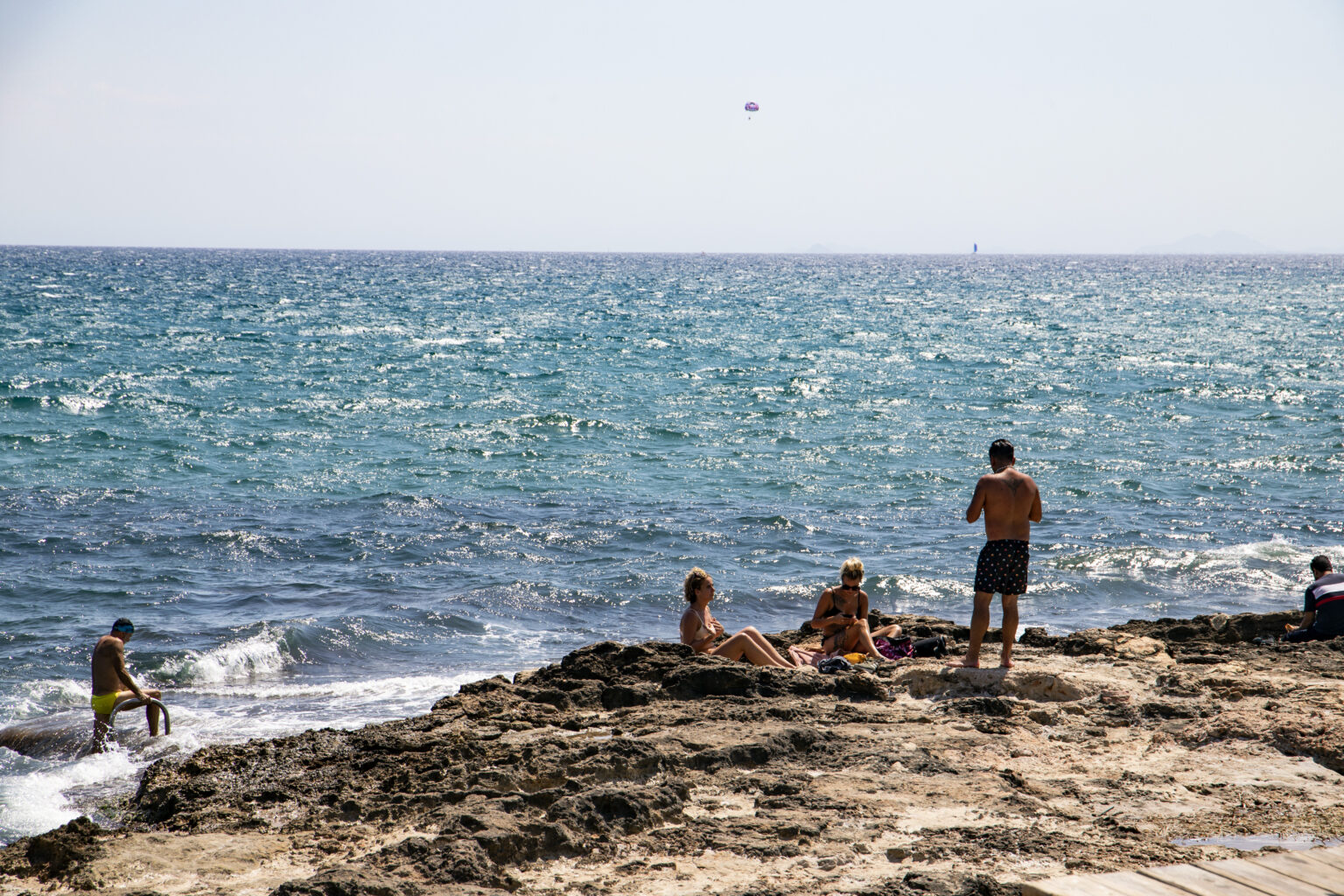 Al sol que más calienta y menos cuesta: los europeos se mudan a España