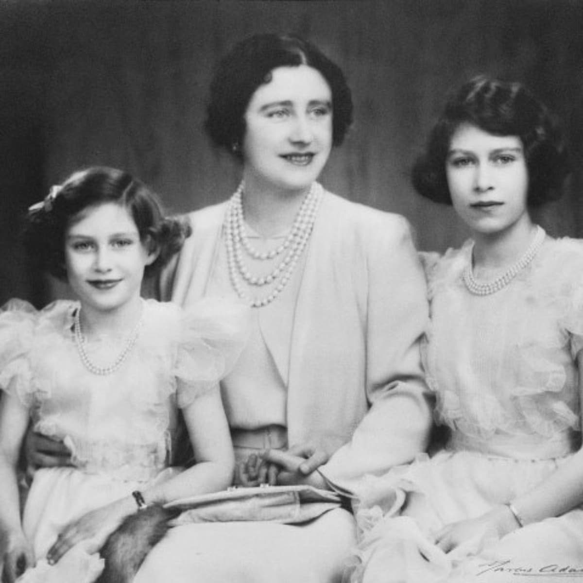 La vida de la Reina Isabel II en imágenes