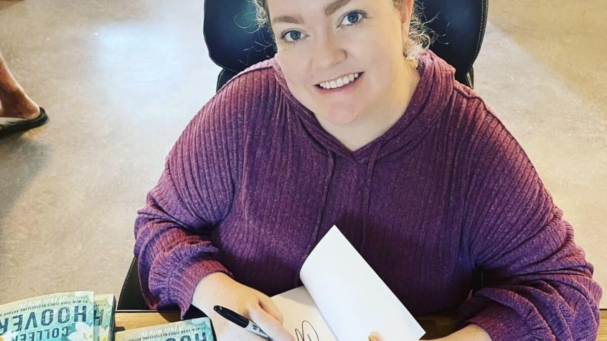 Colleen Hoover, la escritora que ha vendido 20 millones de ejemplares a ...