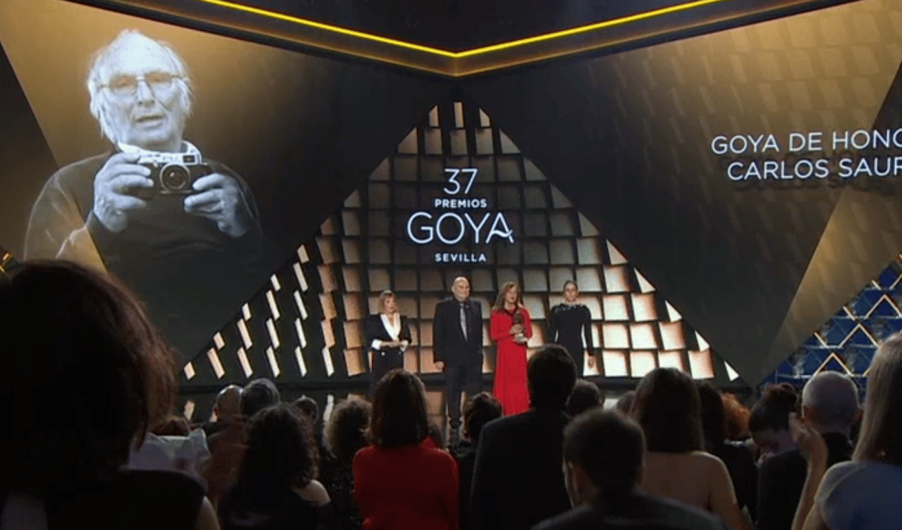 La viuda y los hijos de Carlos Saura, ovacionados en los Goya