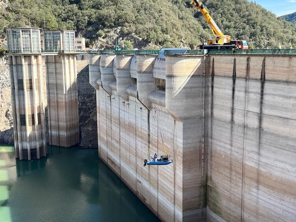 Sau, (sobre)vivir junto a un embalse vacío