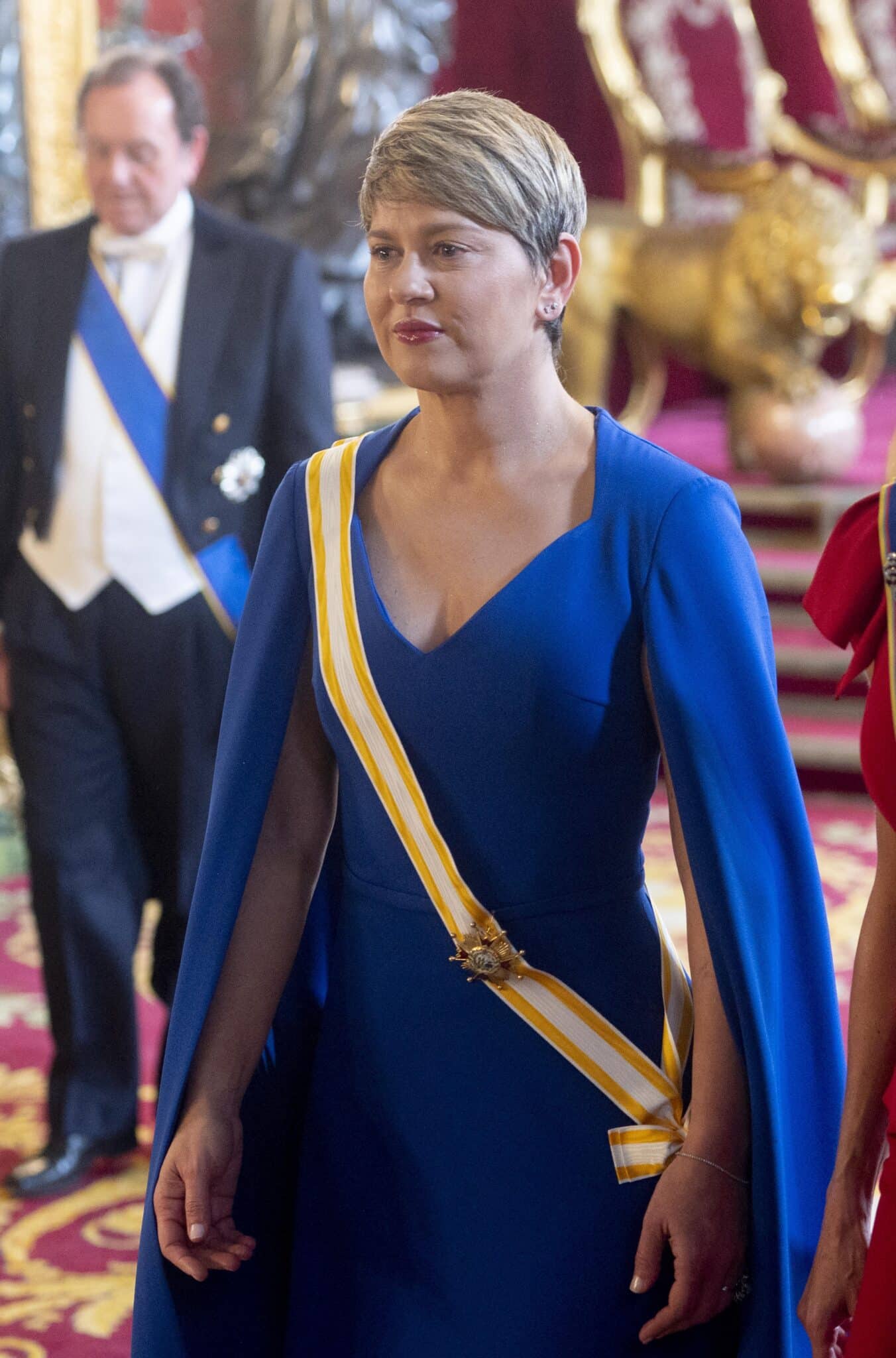 Gustavo Petro contradice a su mujer: zapatos de lujo, frac elitista