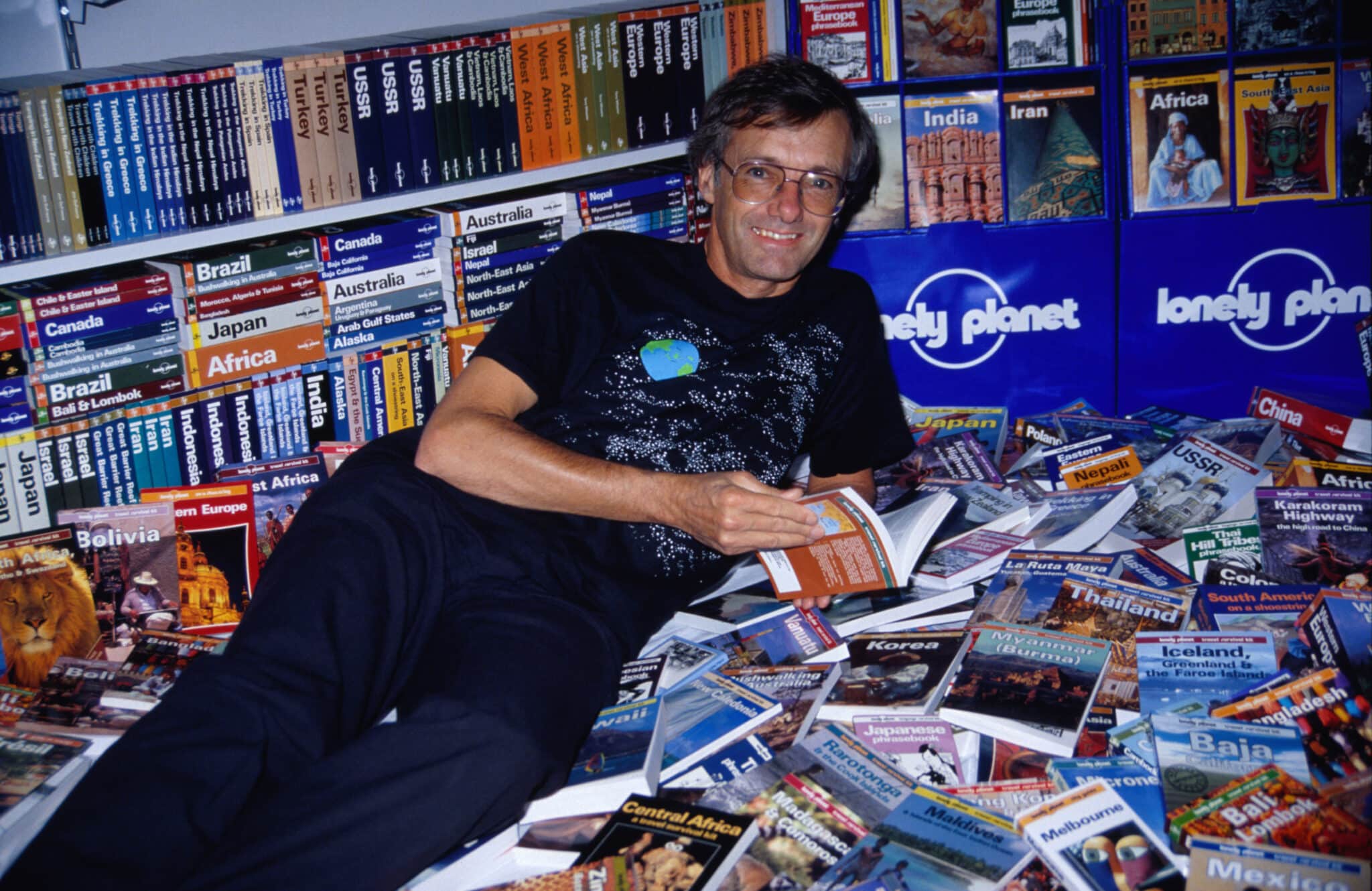 Tony Wheeler, la historia detrás del creador de las guías Lonely Planet