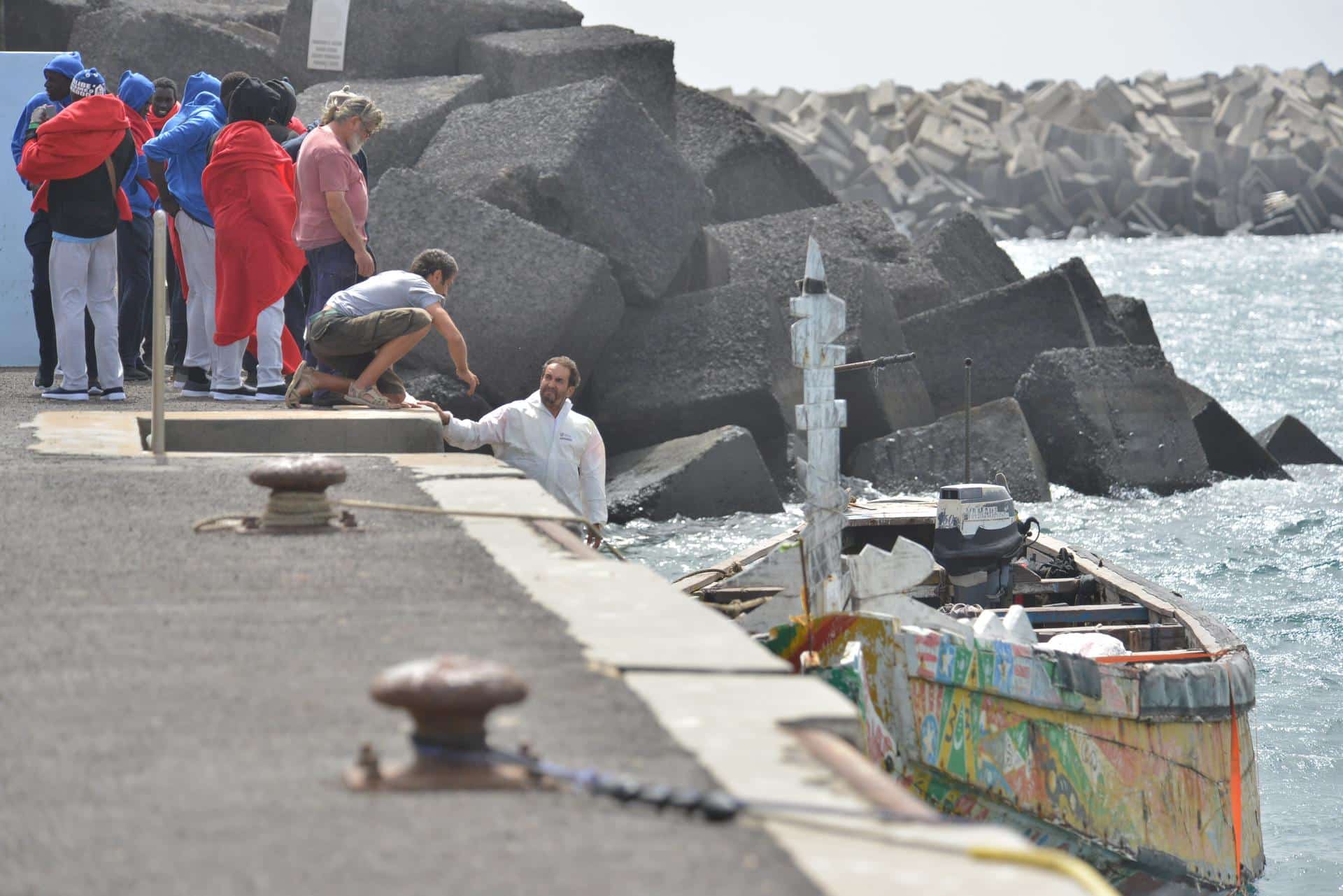 La tragedia del cayuco que nunca llegó a Canarias: 63 muertos tras un ...