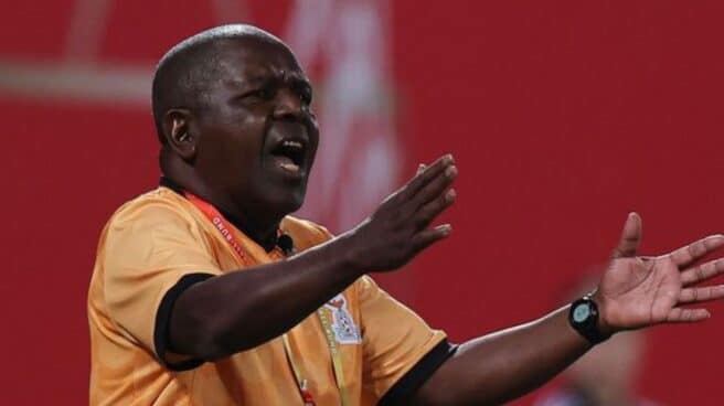 La FIFA investiga al seleccionador de Zambia por tocar los pechos a una ...
