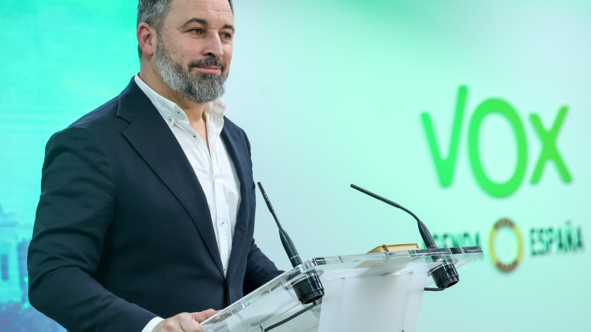 Abascal allana su reelección en Vox e integra a Ortega Smith en su ...
