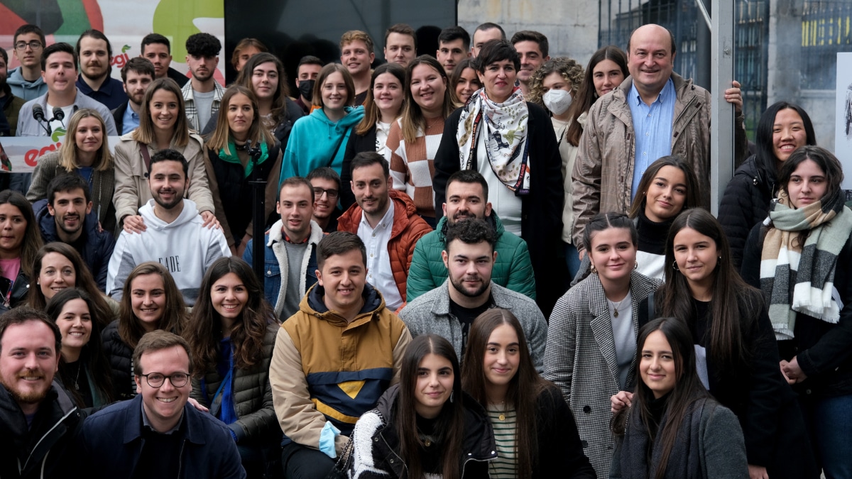 El voto joven, el desmovilizado nicho que PNV y Bildu necesitarán el 21-A