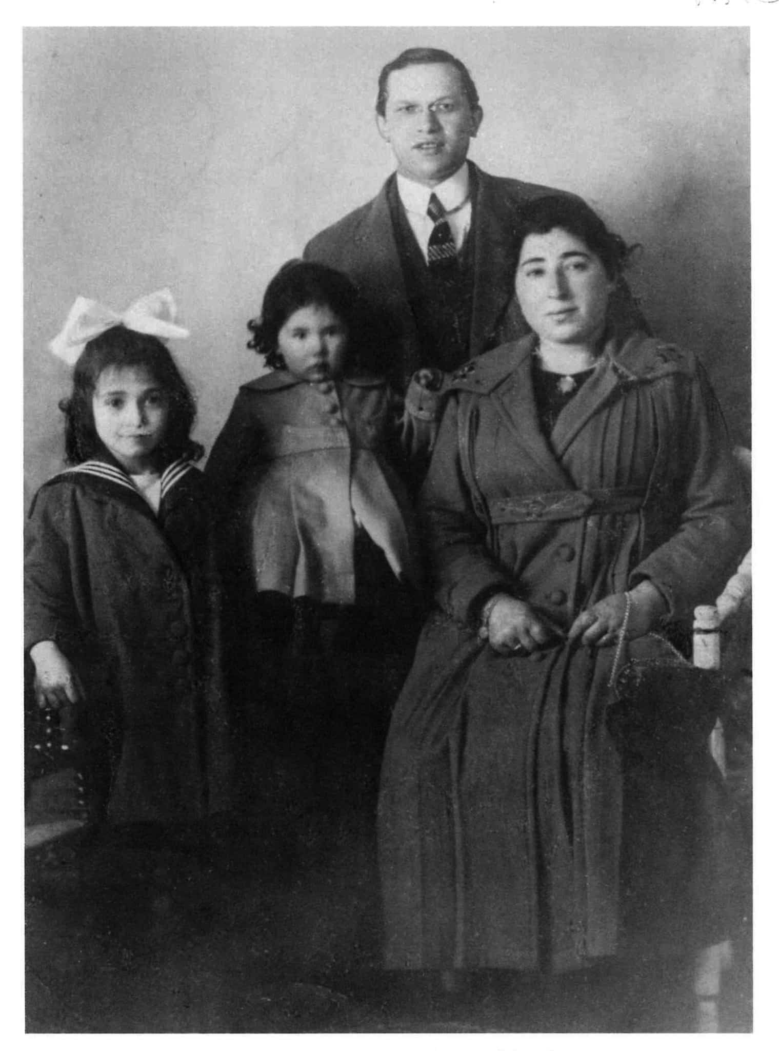 La histórica oculta de las hermanas que enterraron a Ana Frank