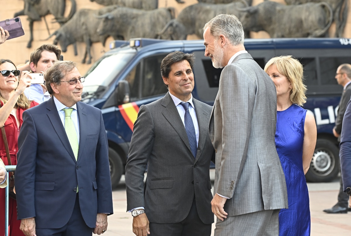Francisco Rivera y Felipe VI, juntos en el 40 aniversario de Paquirri