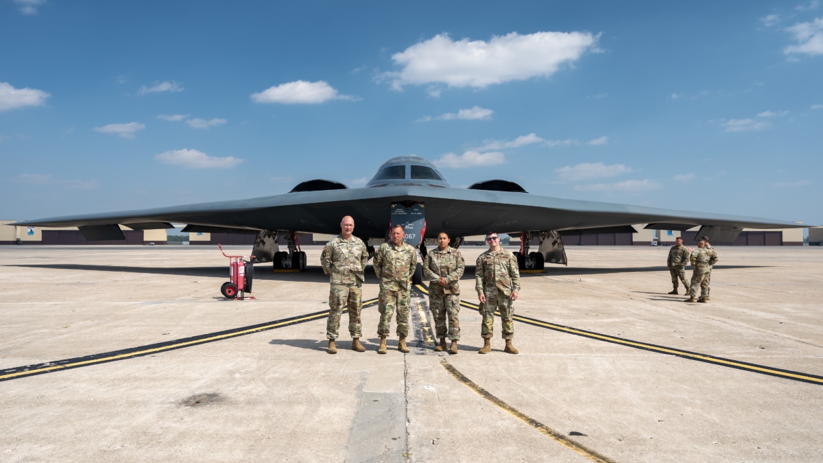 B-2 Spirit, el bombardero furtivo de 1.000 millones con el que EEUU ...