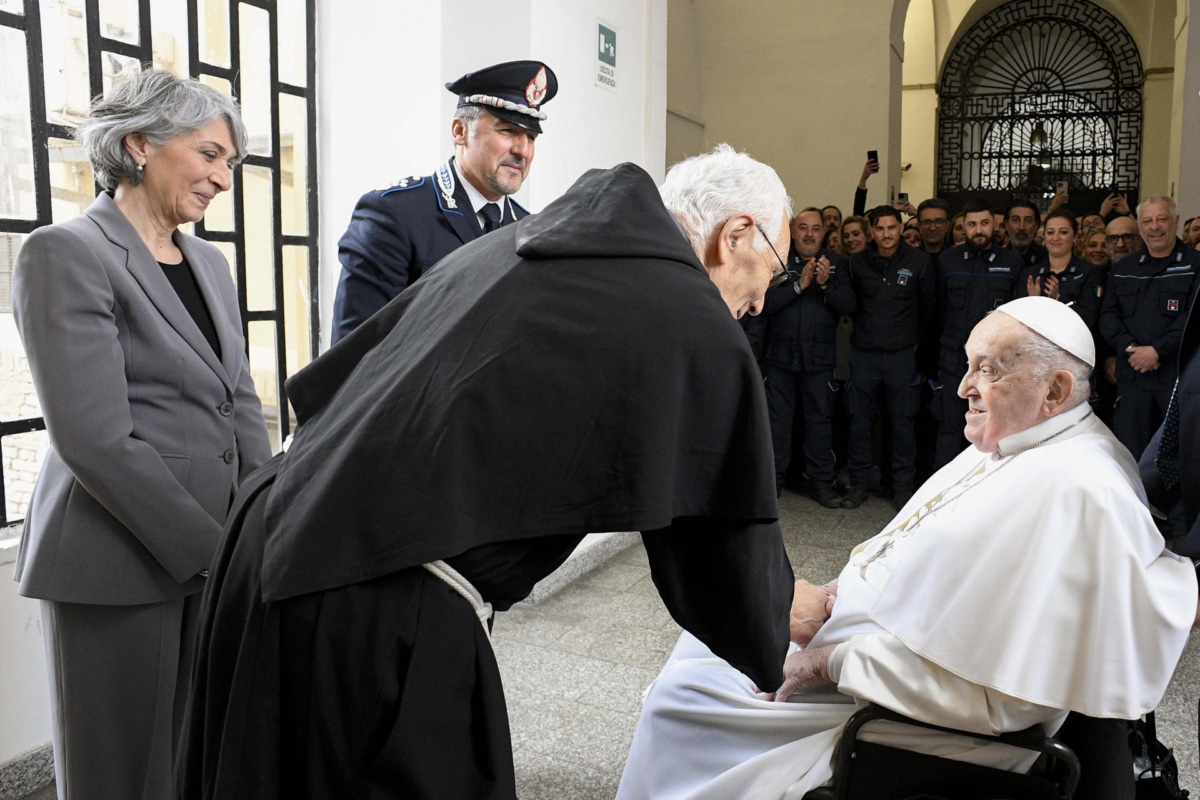 Quién es Kevin Farrell, el 'camarlengo' que suple al Papa Francisco