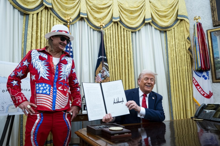 La reforma 'kitsch' que Trump ejecutó en el Despacho Oval