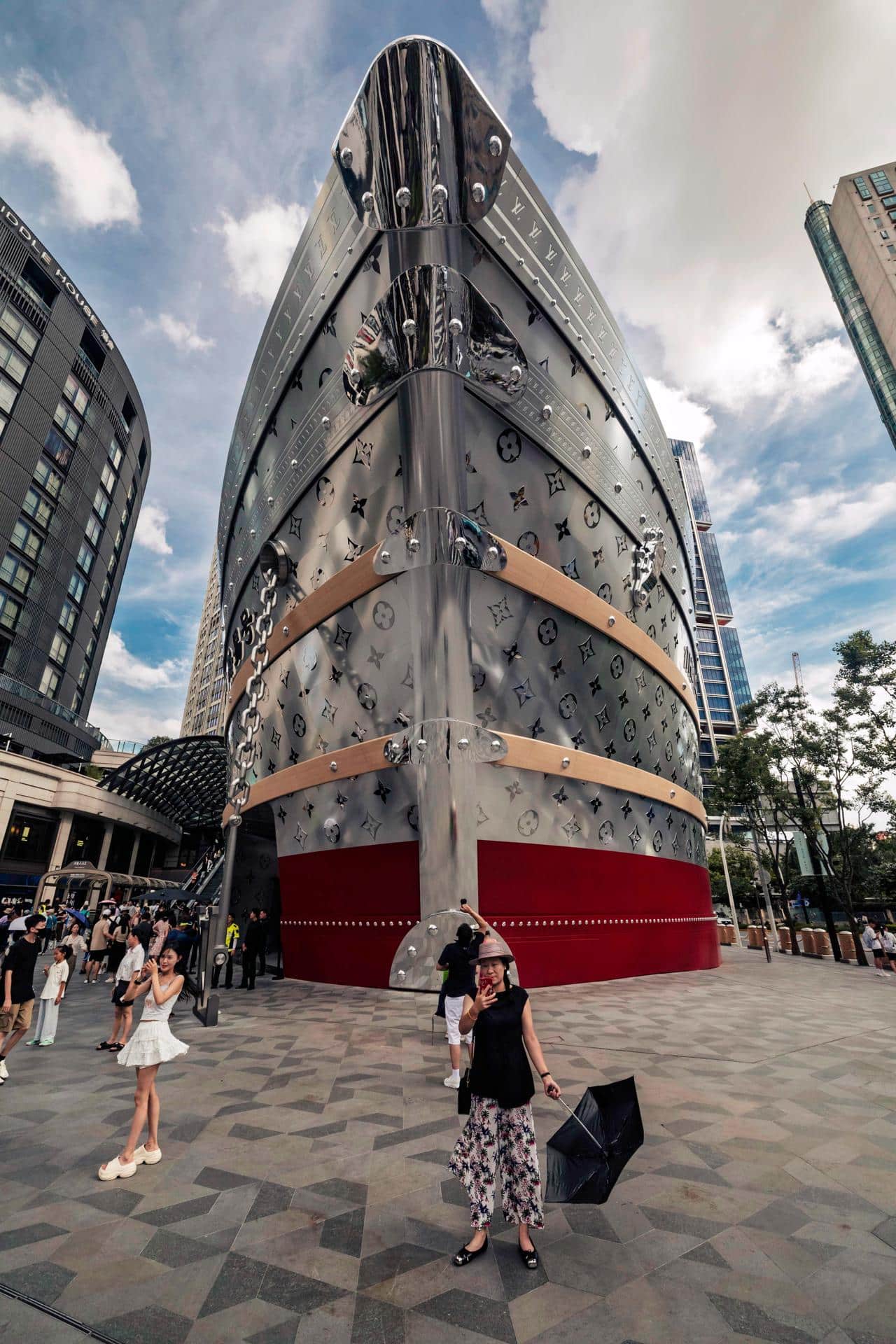Así es el impresionante barco 'The Louis', la tienda de Vuitton