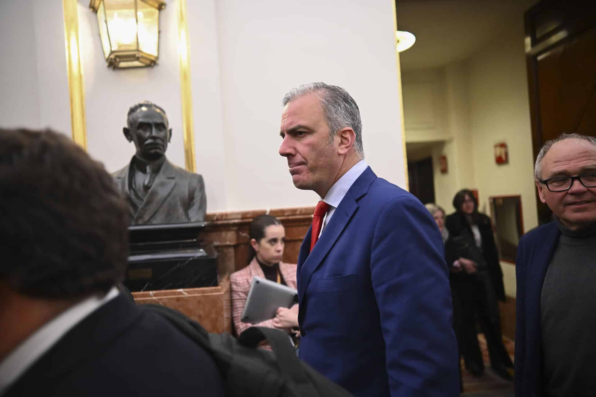 Ortega y Espinosa abren la veda para un cambio en Vox